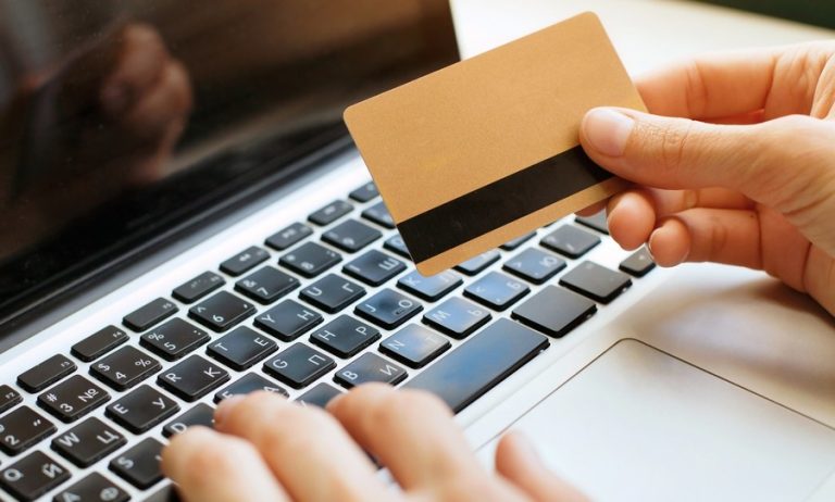 Σε προπληρωμένη κάρτα από 15/3 όλα τα επιδόματα ΔΥΠΑ και ΟΠΕΚΑ (video ...